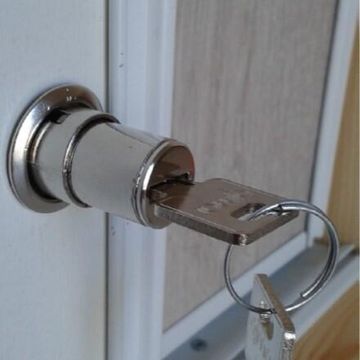 Wardrobe sliding door push lock | LEROY MERLIN South Africa